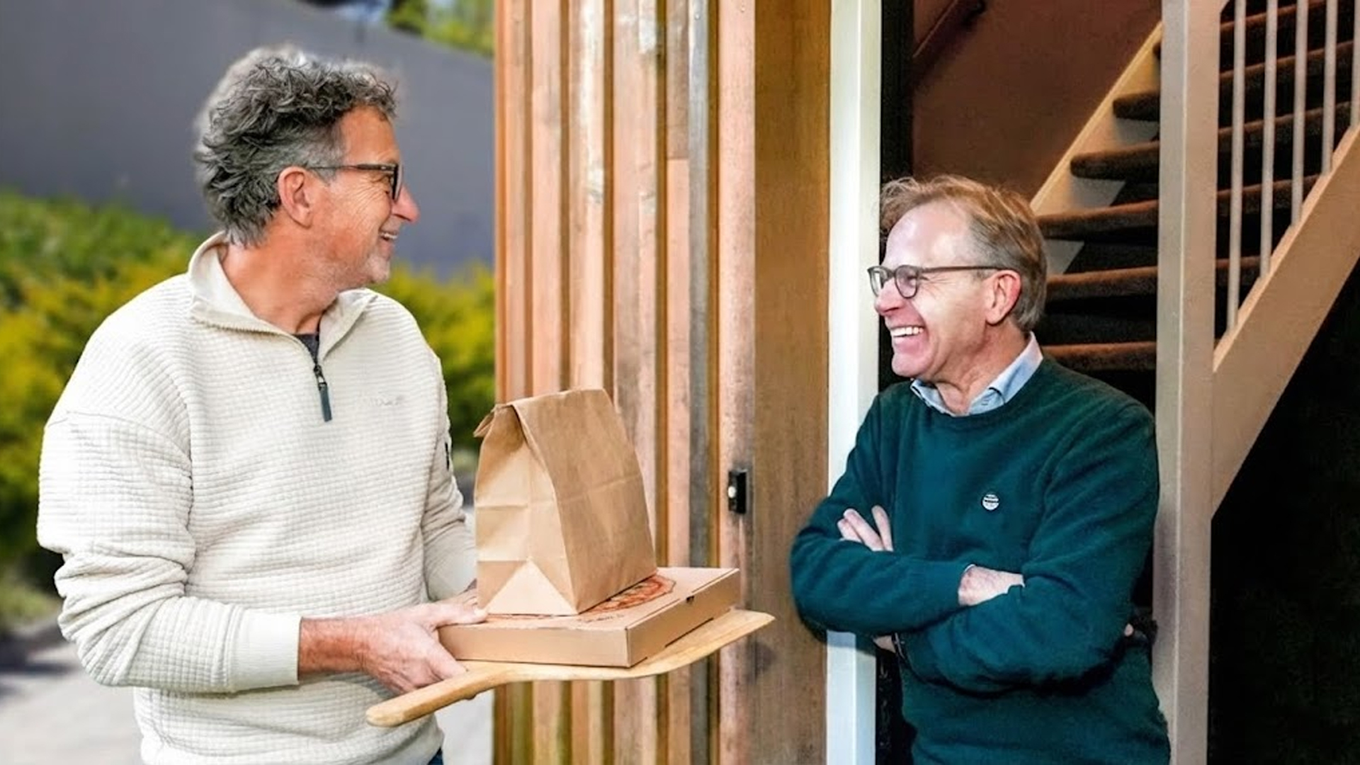 Pizza proberen te bakken bij rijke mensen thuis