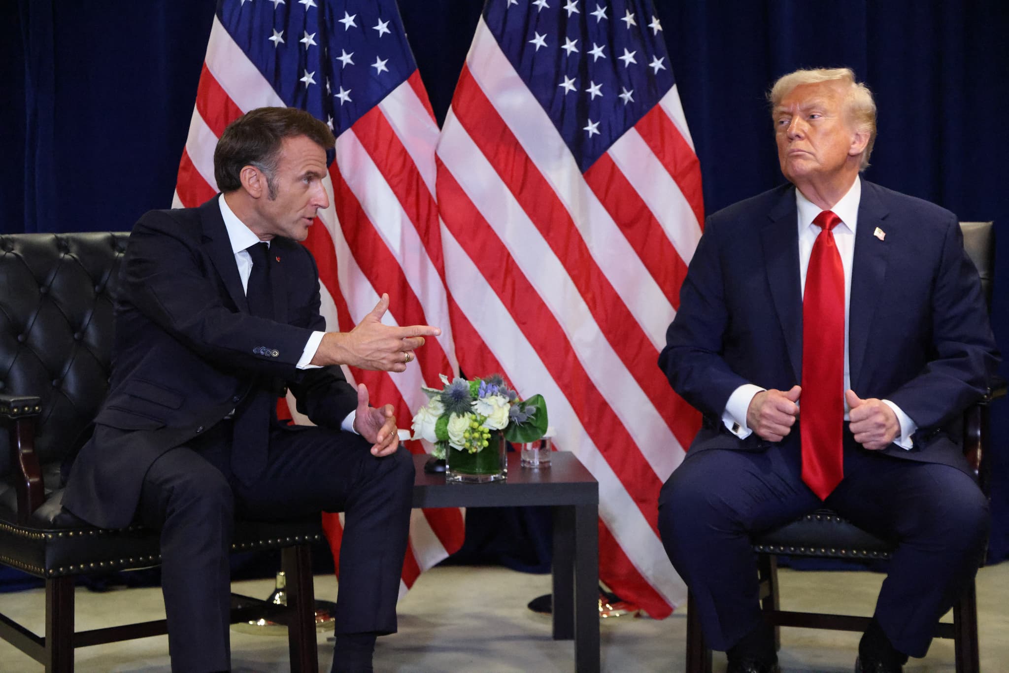 Emmanuel Macron demande à Donald Trump de lever les sanctions contre ...