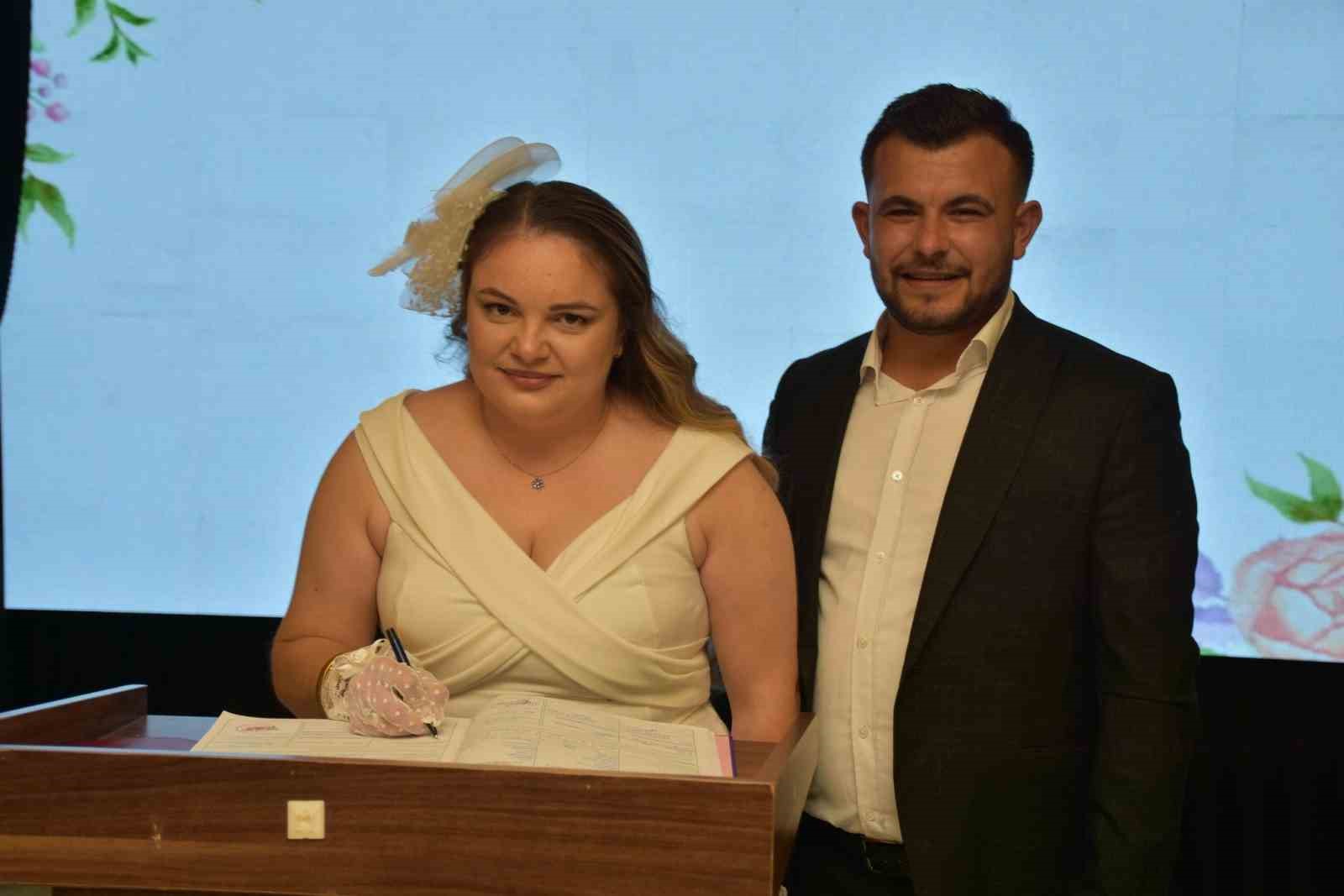 Germencik’te bir yılda 310 çift mutluluğa 'evet' dedi