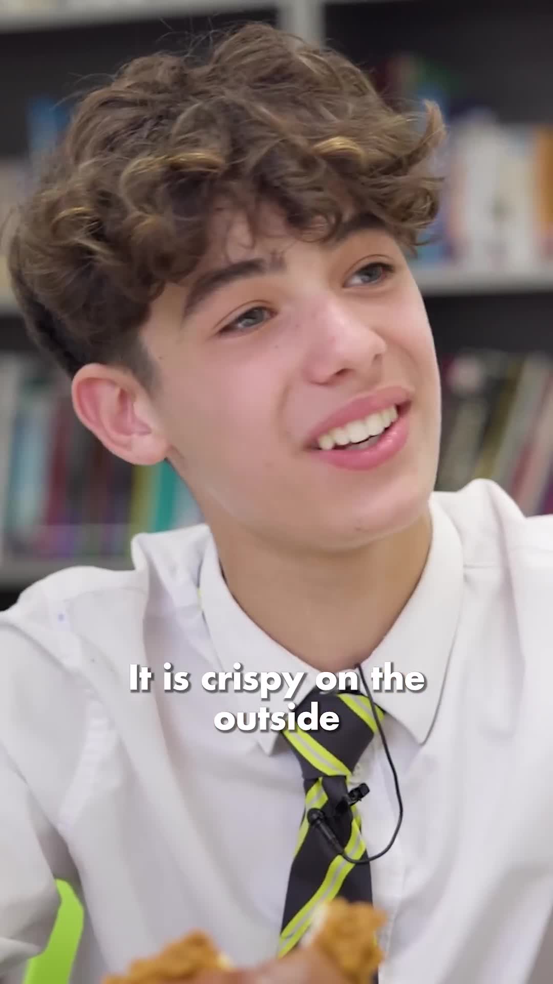 British students try Popeyes chicken sandwich for the first time ...