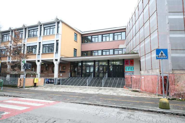 Lista degli stupri al Fermi: "Ho trovato io le scritte". Denuncia alla ...