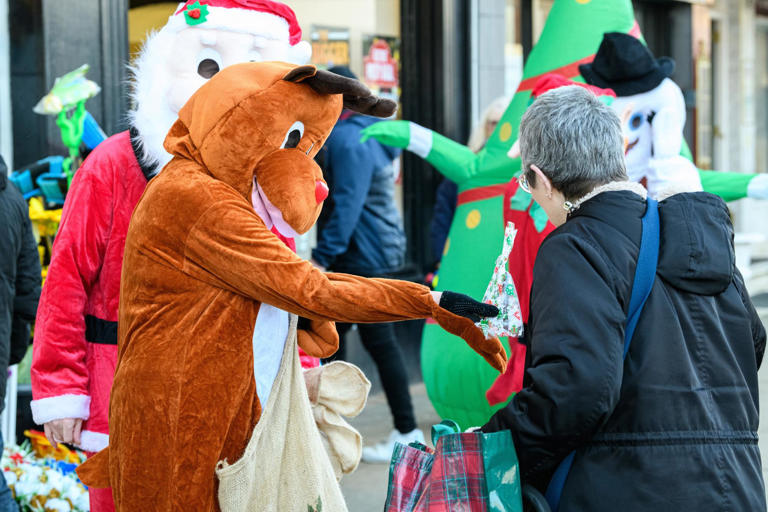 13 festive pics as Santa, Rudolph, a snowman, and a Christmas tree give ...
