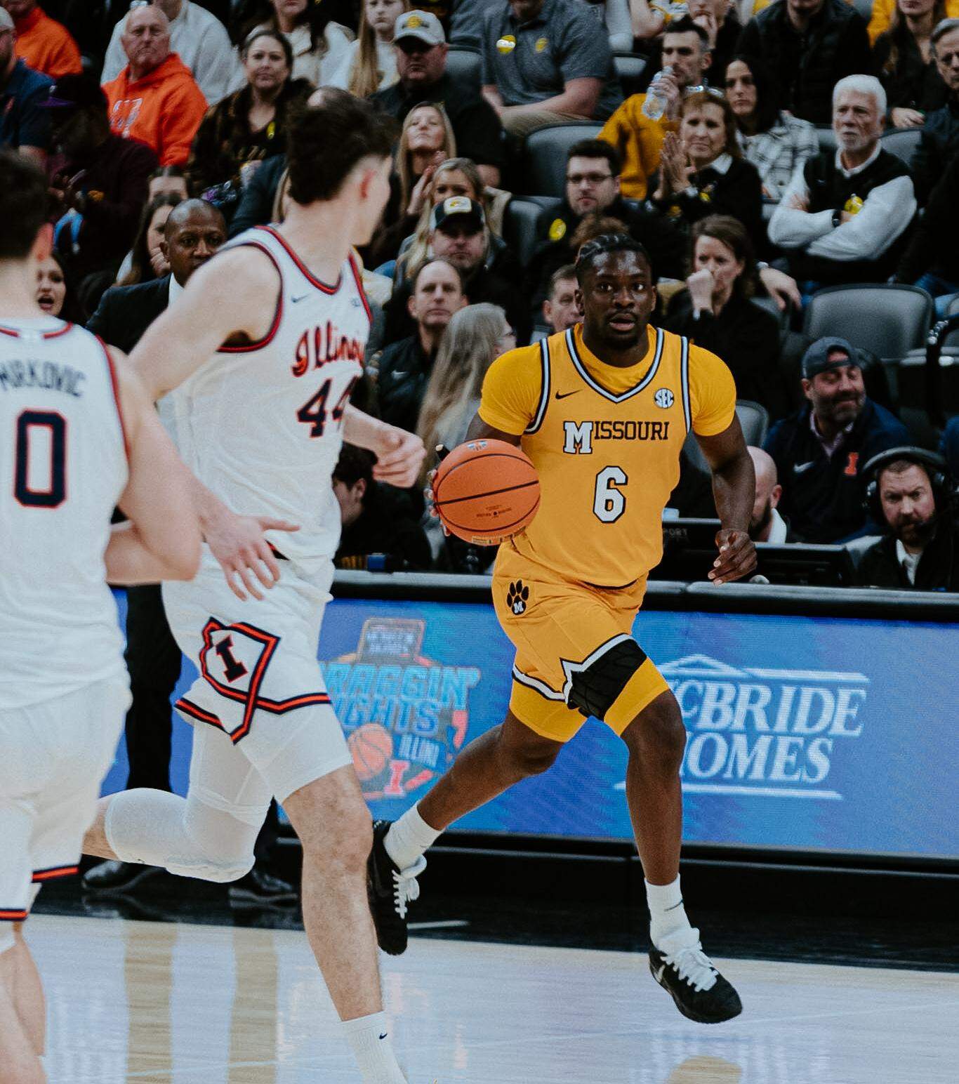 Mizzou guard Annor Boateng exits with apparent leg injury vs ...
