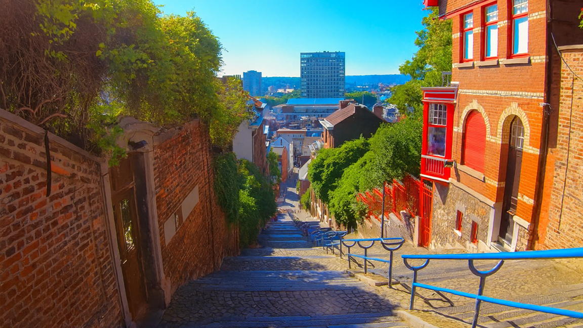 Passeggiata sulla famosa Montagne de Bueren a Liegi