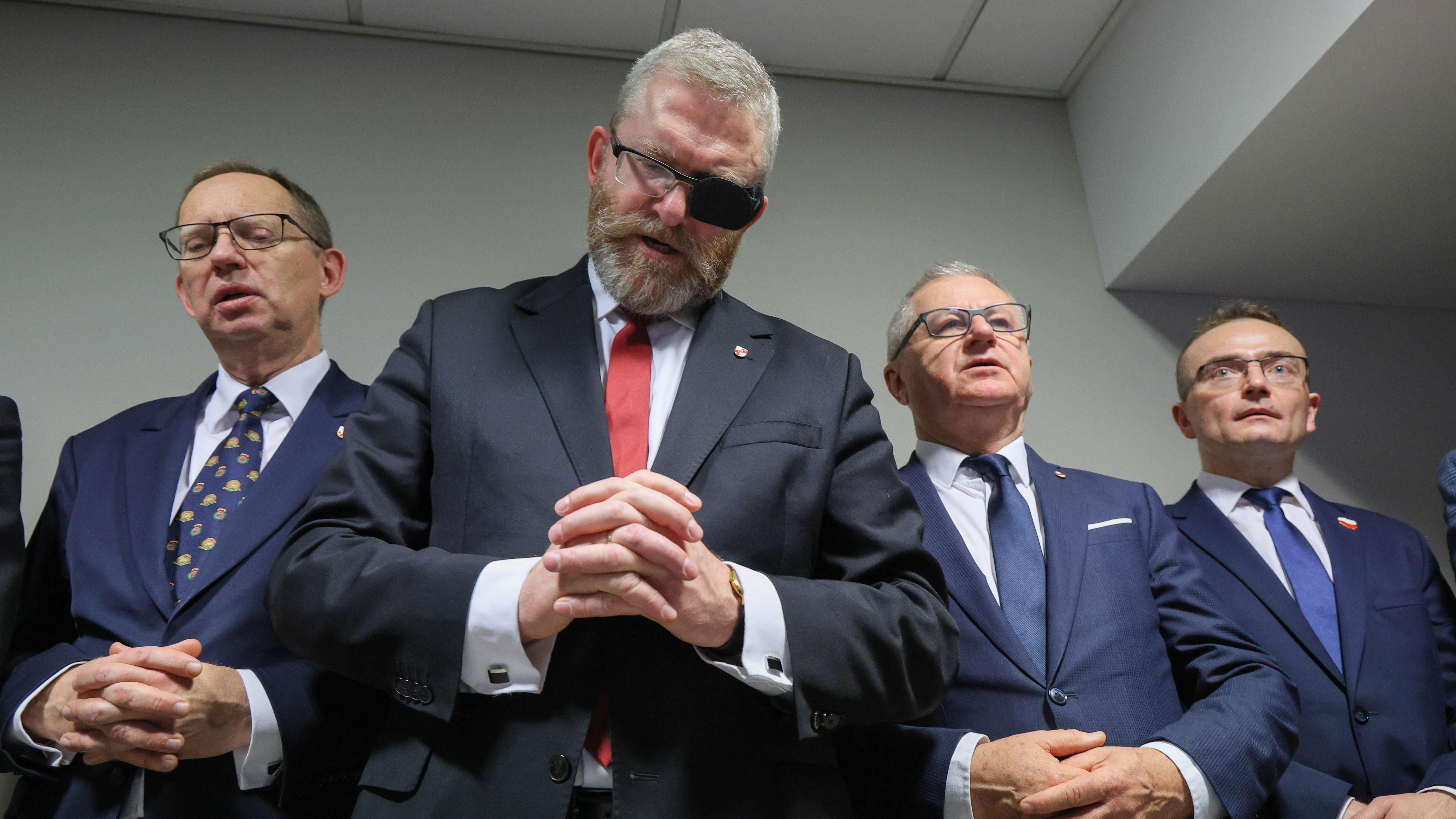 Koalicja PiS i partii Grzegorza Brauna. Polacy nie mają złudzeń [Sondaż]