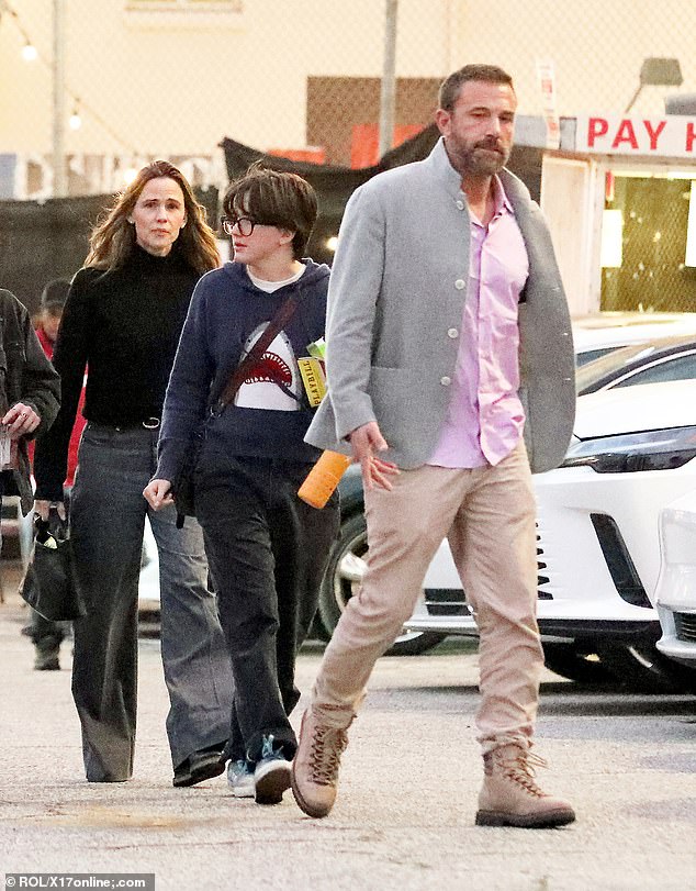 Ben Affleck attends play with ex Jennifer Garner and child Fin after ...