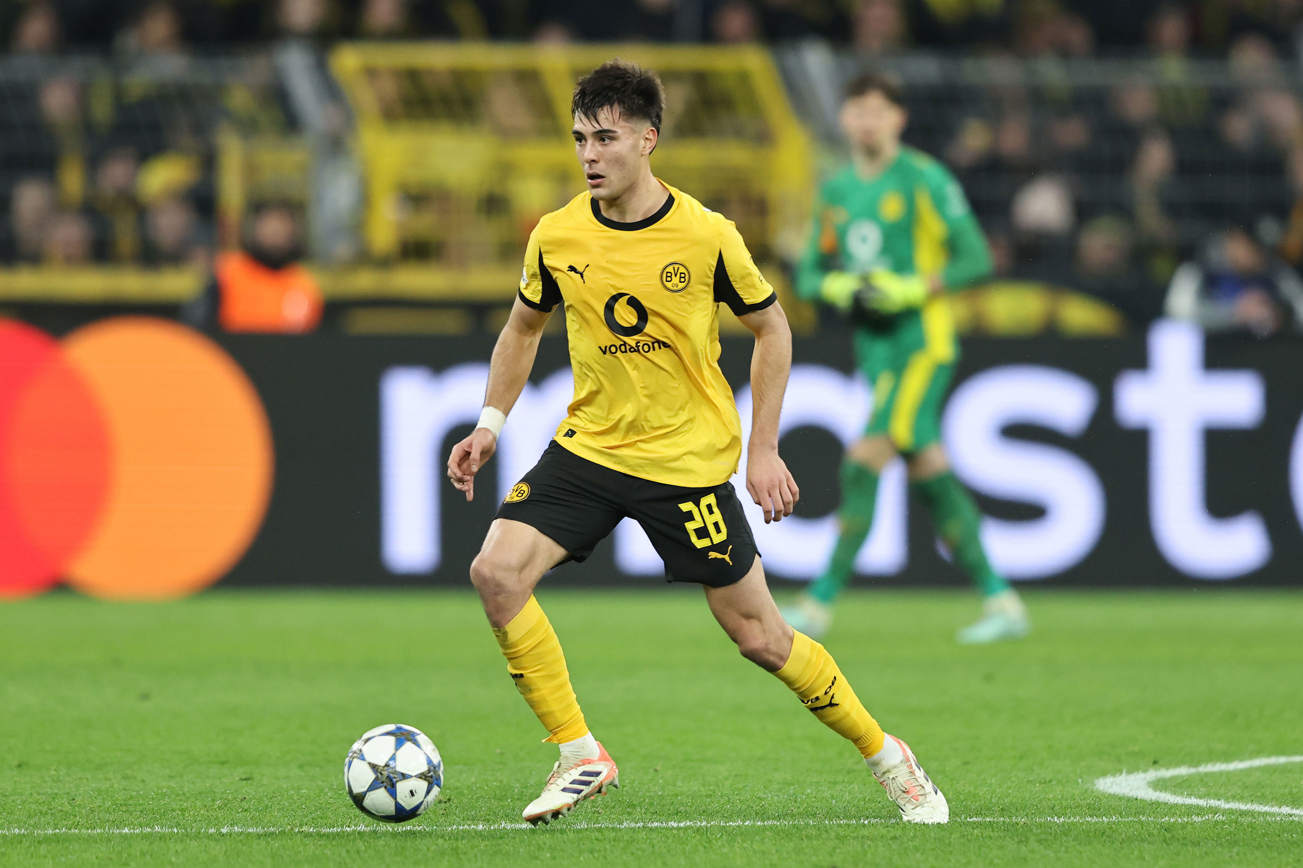 Aarón Anselmino to stay at Borussia Dortmund despite lack of minutes ...