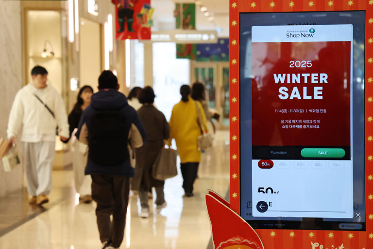 Retail sales rise 4.2% in November on improved consumer sentiment