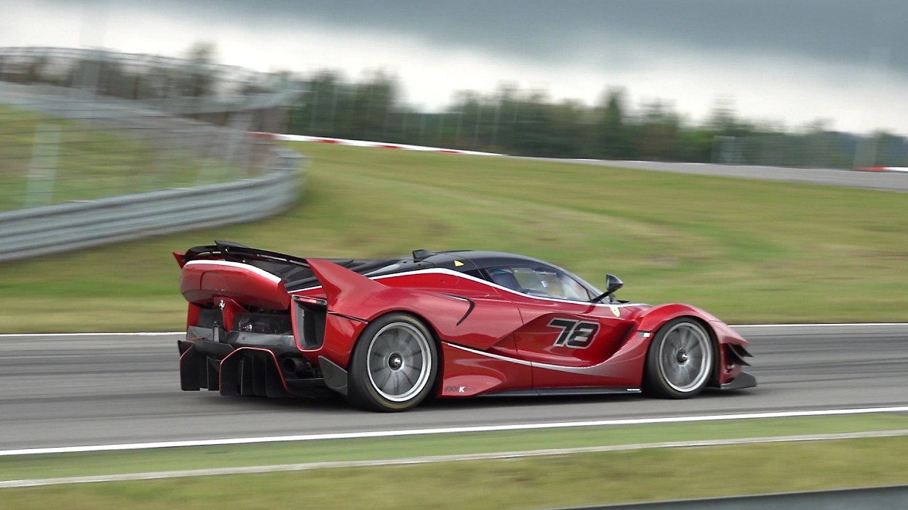 Ferrari FXX-K Evo en action sur circuit