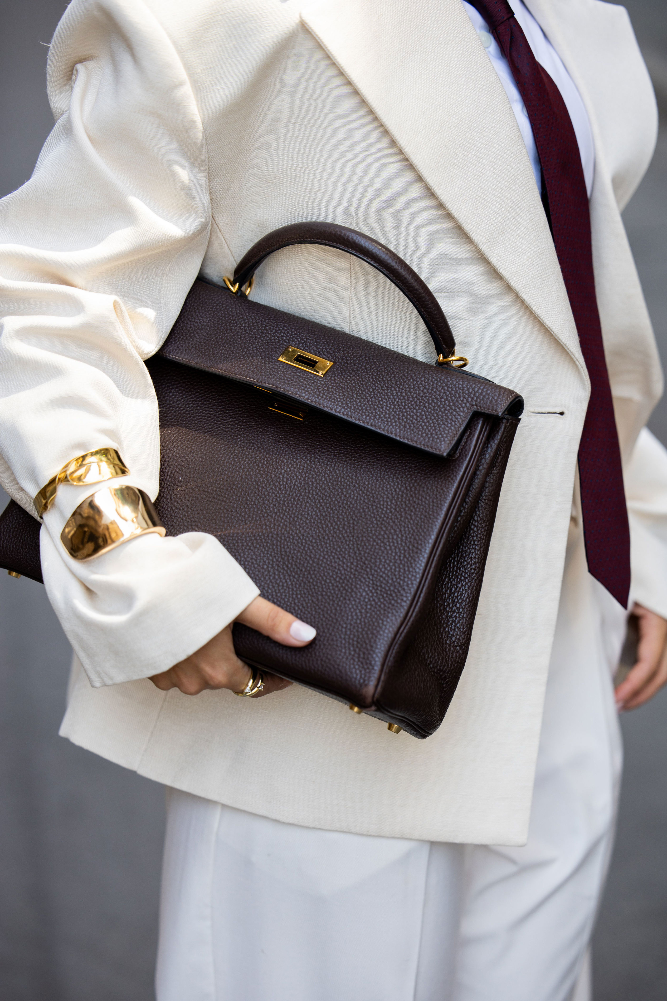 ‘Cloud Dancer’: ideas de manicuras inspiradas en el color del 2026