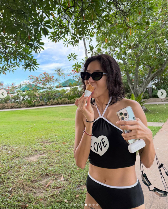 Yui, body art engraved on the original honey thigh... a meaningful memory