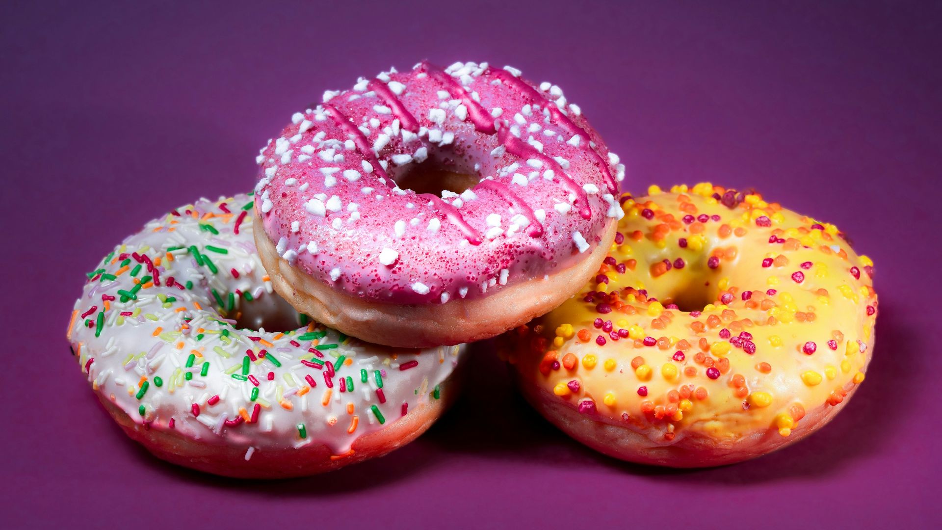 10 foods that ruin your stomach bacteria & 10 that can help it