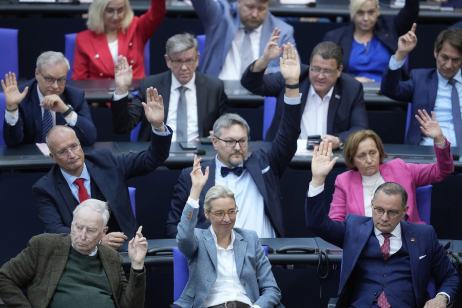 «Δουλεύει» το AfD για τον Πούτιν; Καταγγελίες πως συλλέγει απόρρητες ...