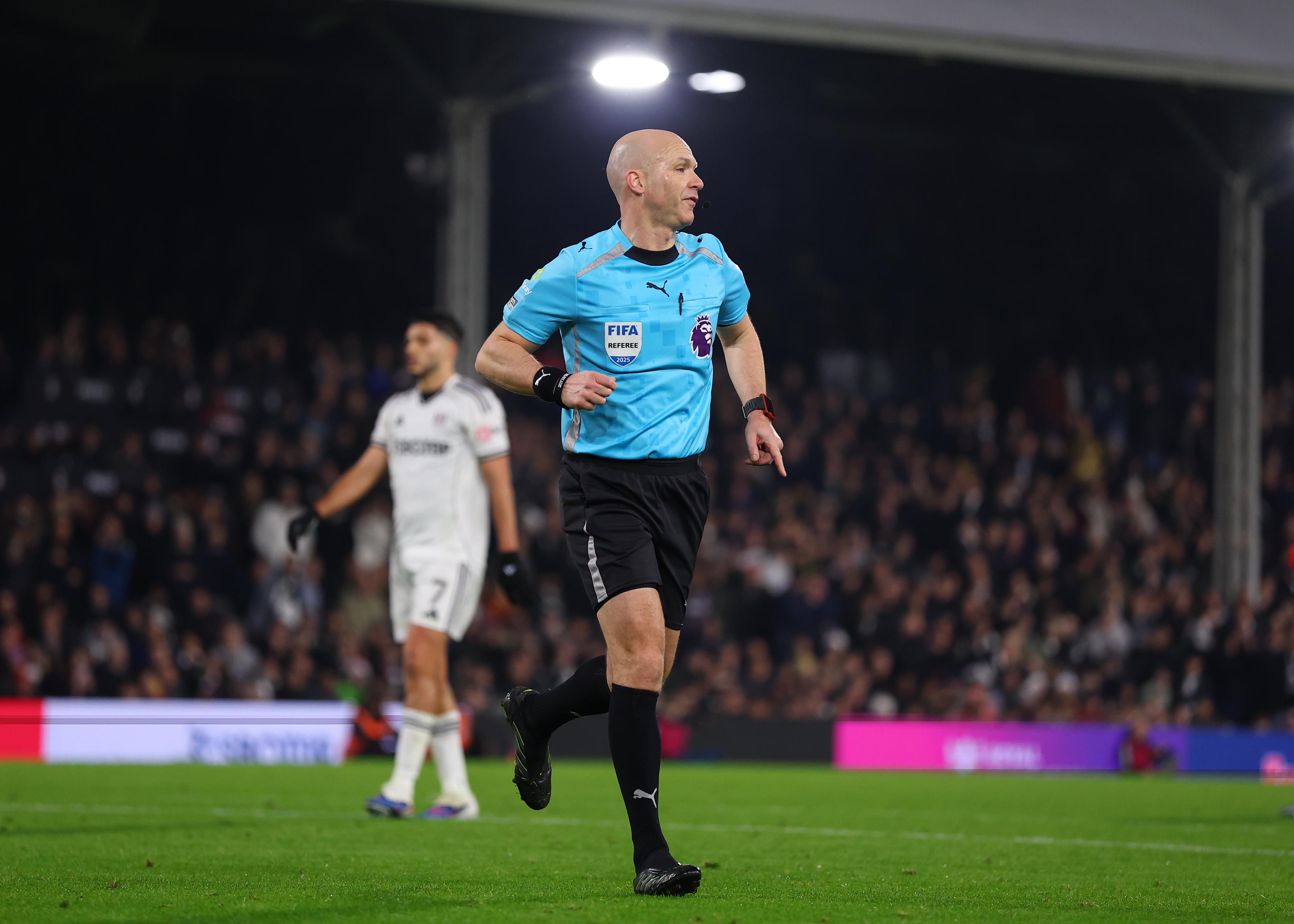 FIFA test nieuwe technologie om randzaken rond doelpunten te tackelen