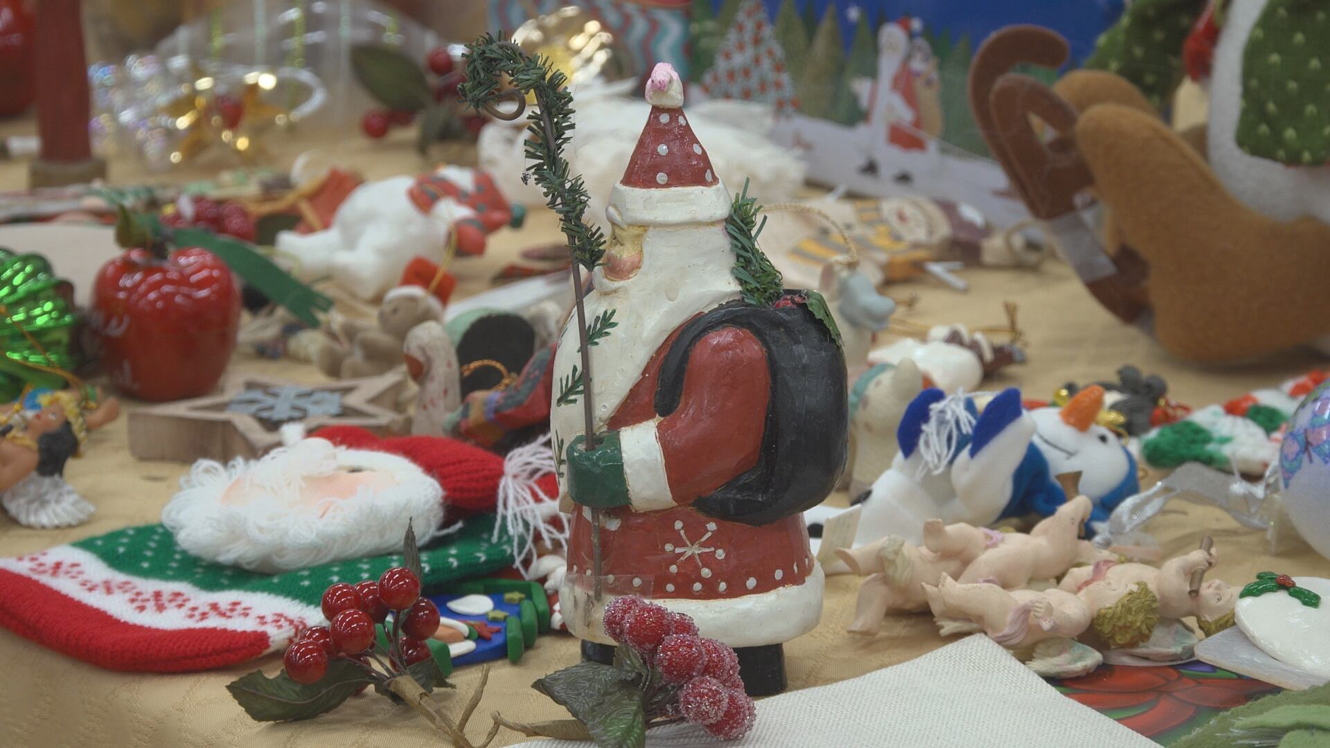 Holiday shoppers navigate high food, gift prices