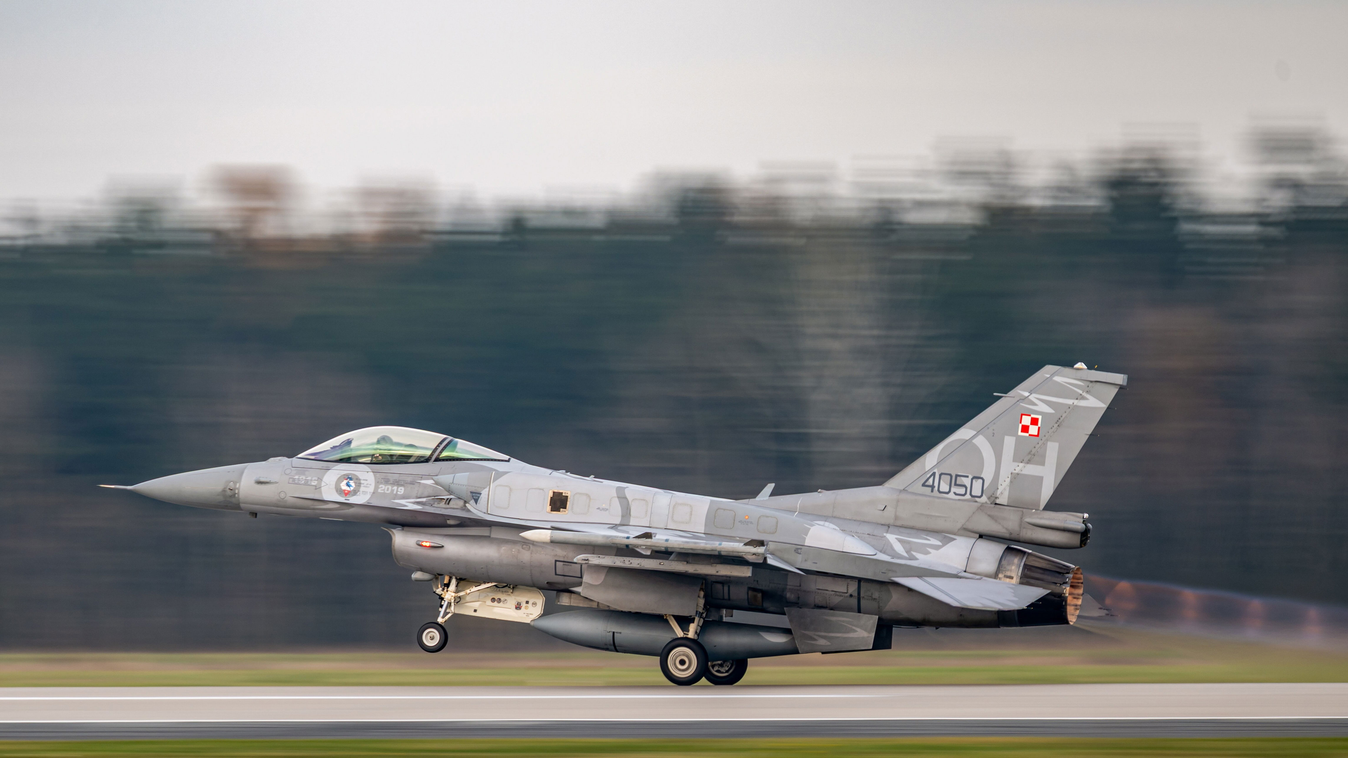 Rosyjski atak na Ukrainę. Polska poderwała myśliwce. Dwa lotniska były ...