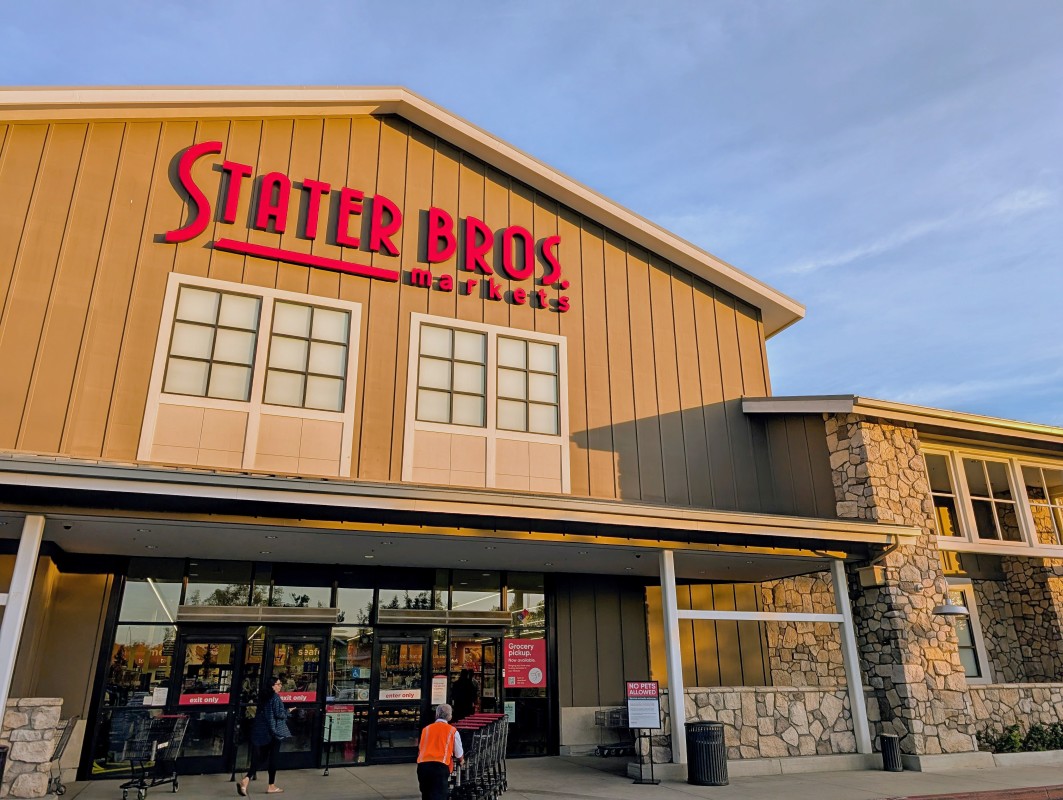 Here's Whether or Not Starter Bros. Markets Are Open on Christmas Day