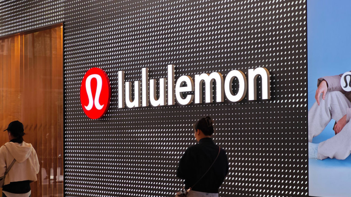 Lululemon is selling a $78 large crossbody bag in two colors for only $49