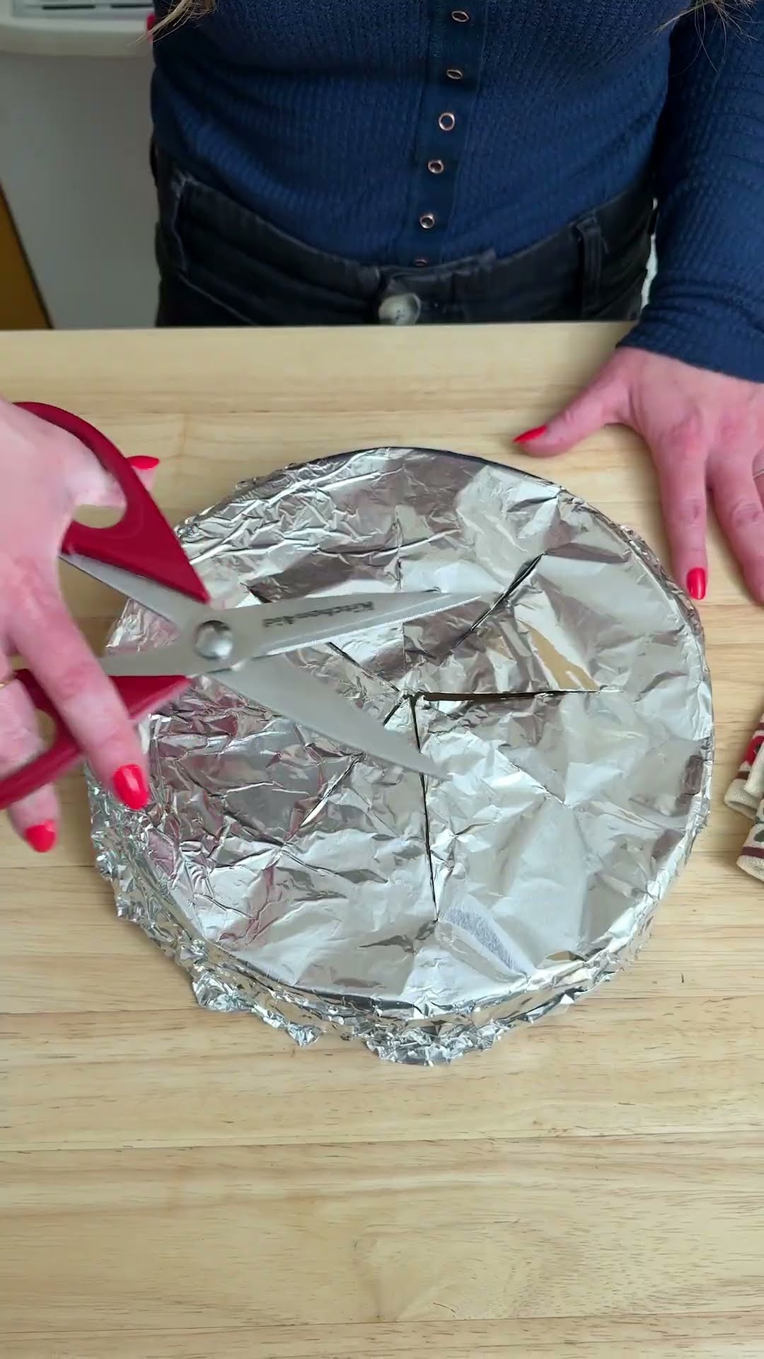 Perfect crust every time! 🥧 How to make a DIY pie crust shield #pies # ...