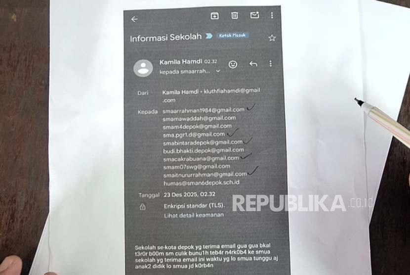 Teror bom menimpa 10 sekolah di Kota Depok