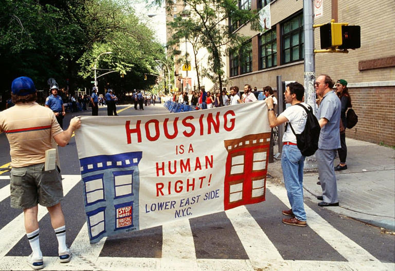 It's official: Trump signs order to block Wall Street investors from ...