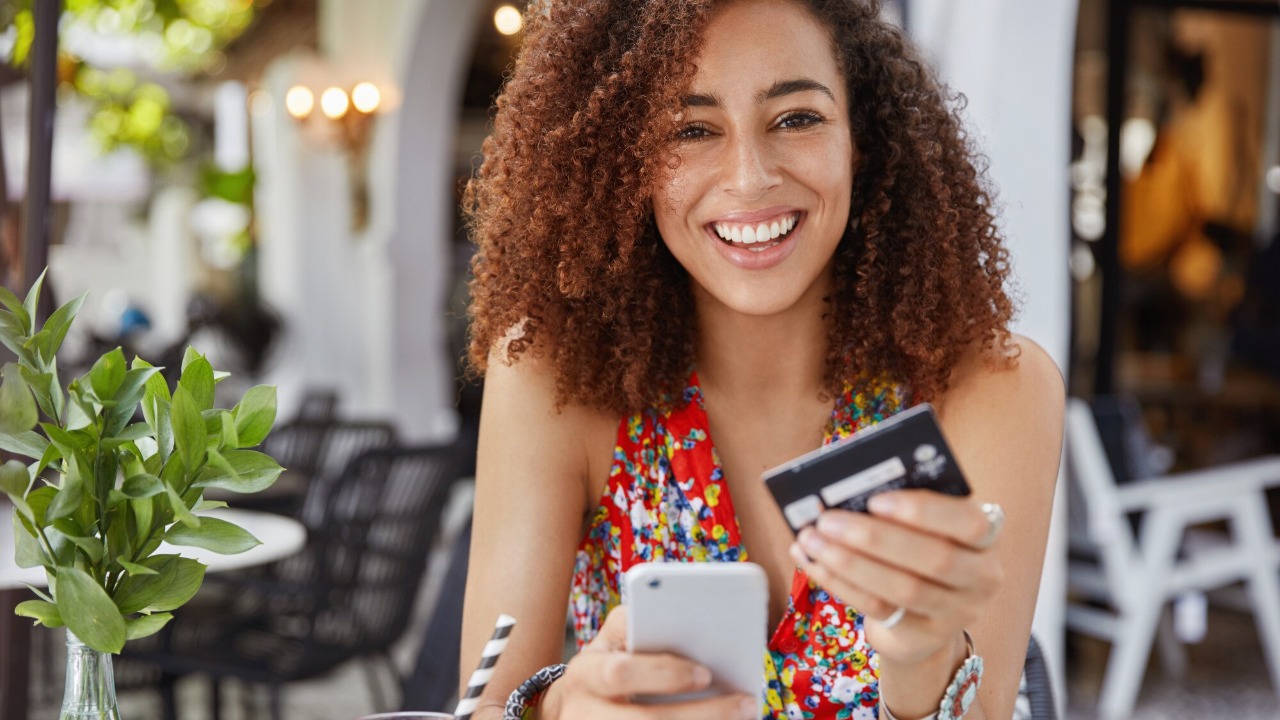 What really happens when you use only credit cards