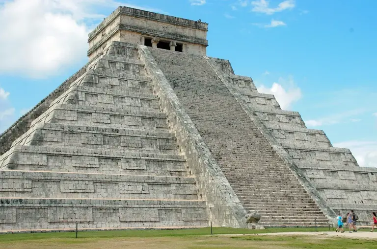 4 ancient civilizations that collapsed suddenly and still baffle experts