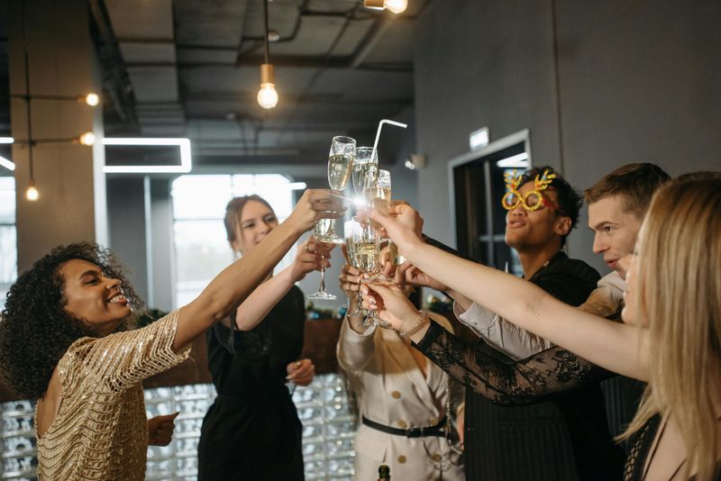 8 behaviors that often show up when someone has no close friends