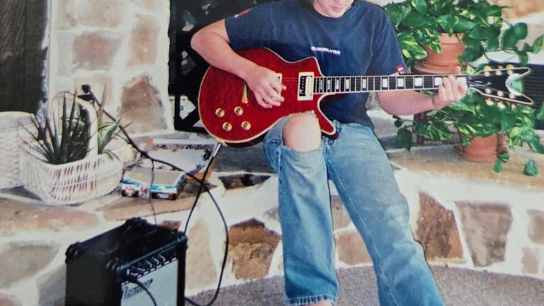 Family of handcuffed man shot with Taser blames Tampa police for his death