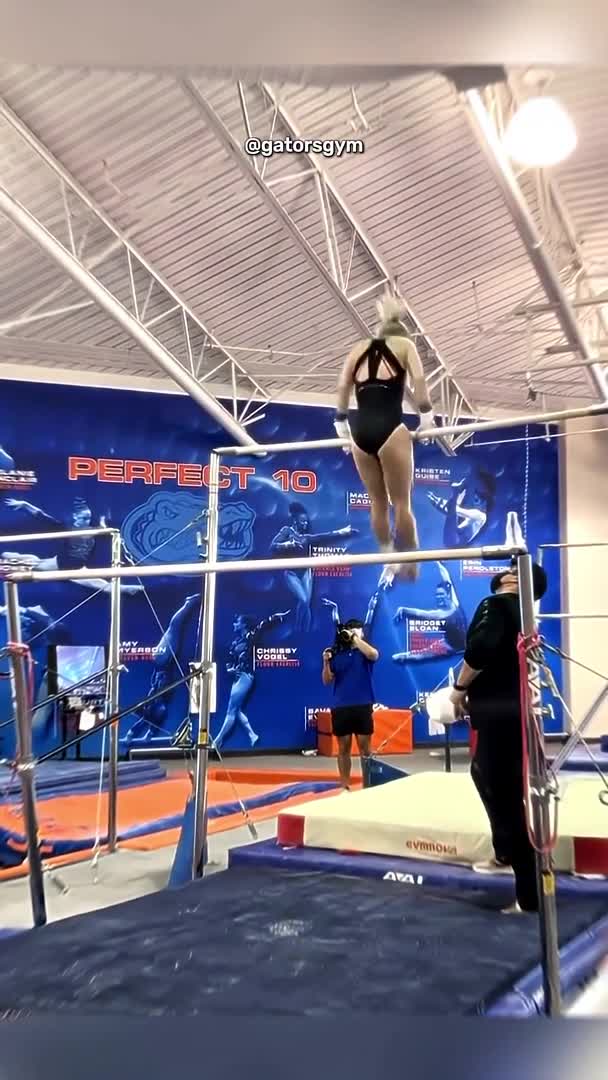 Beautiful work 🧡 + beautiful acro series 💜