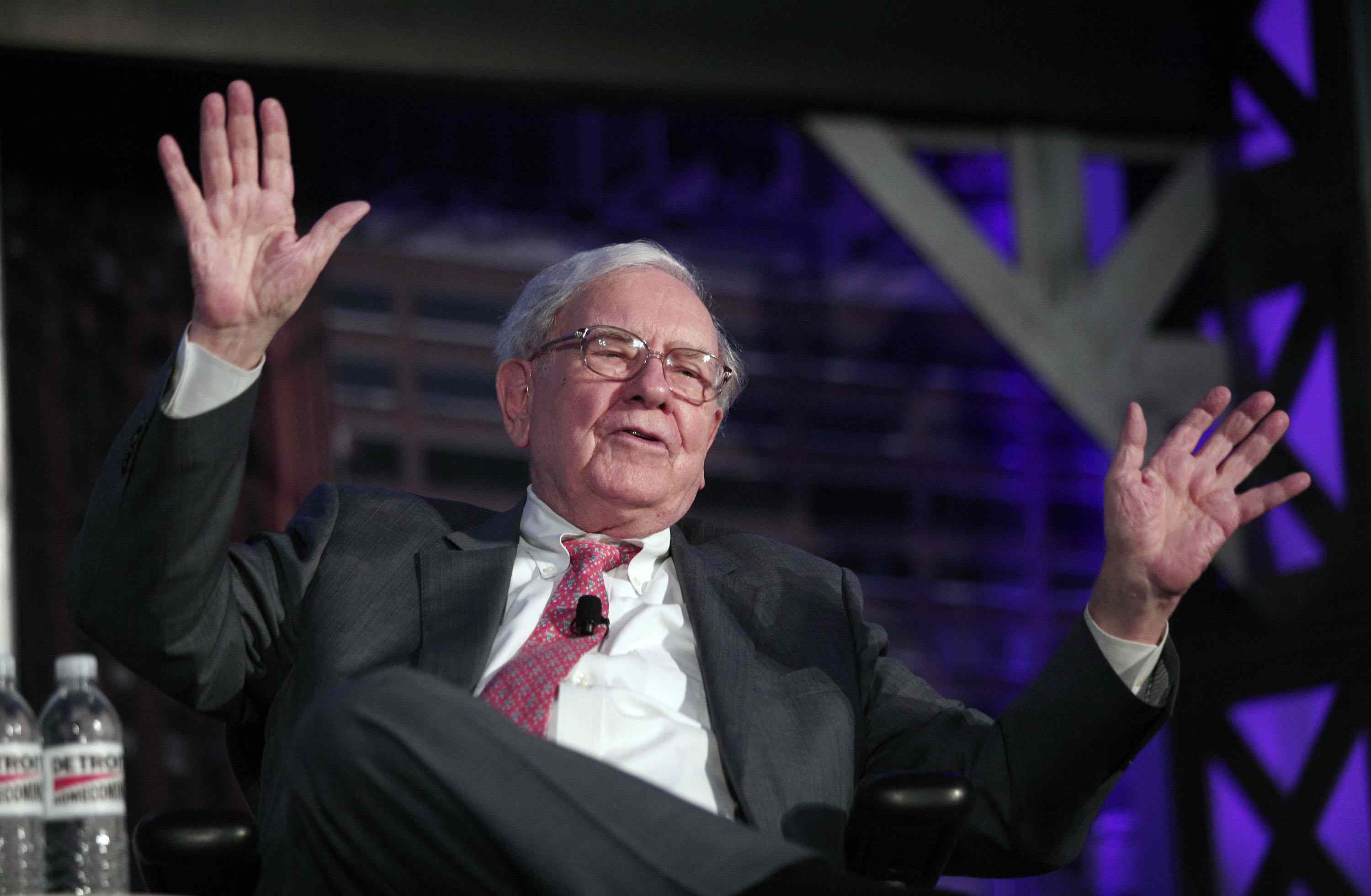 How Warren Buffett advises managing losing money in investing: Insights ...