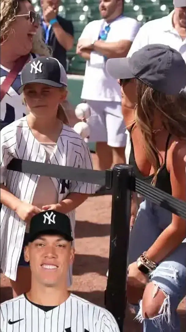 Cards or cash? Yankees fans choose Aaron Judge rookie card