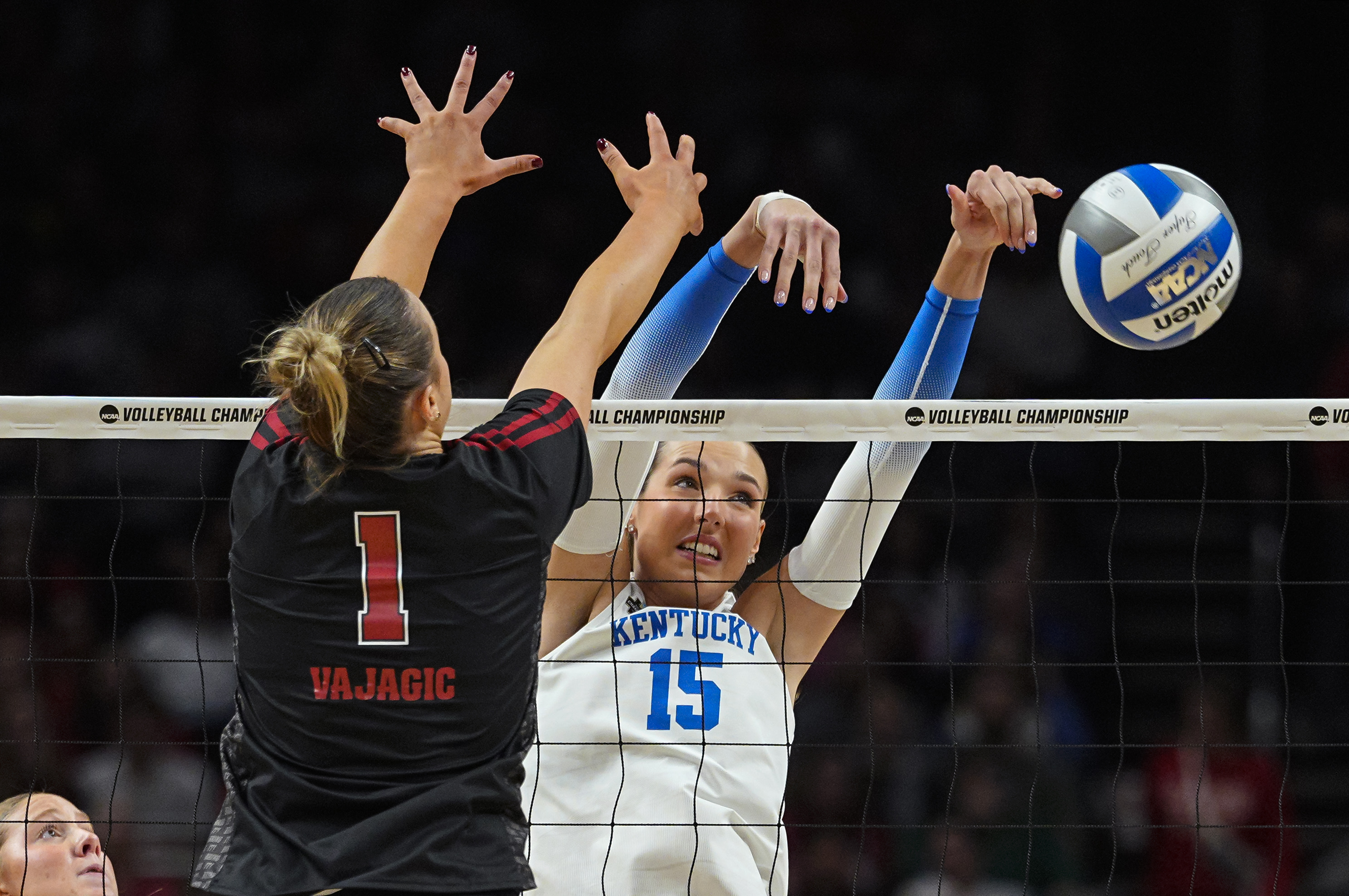 Badgers starting outside hitter to enter transfer portal