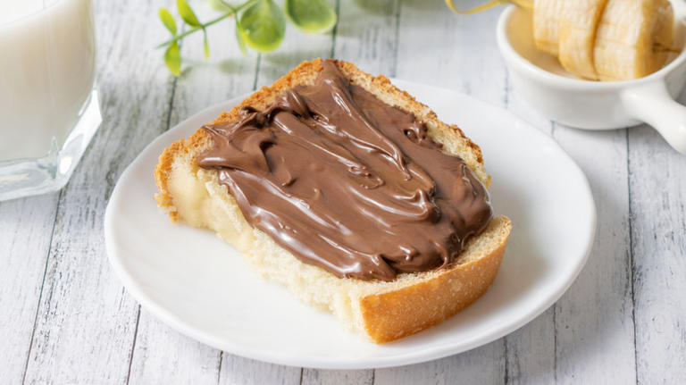 Make simple homemade Nutella with just 3 ingredients and a blender