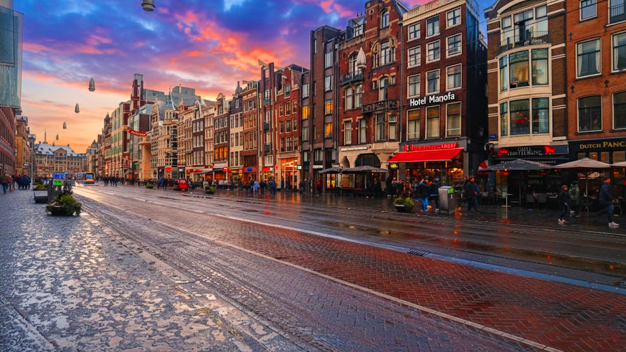 How peaceful are Amsterdam streets after snow?