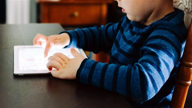 Strategies to manage kids’ screen time during school vacation week