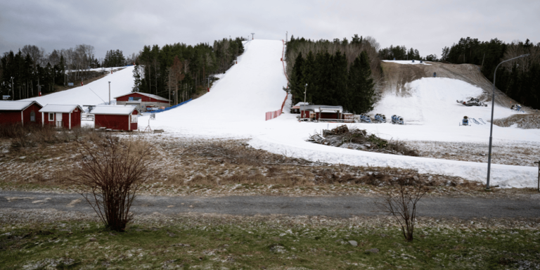 Vinter utan vinter – skidvärlden väntar på snö som aldrig kommer