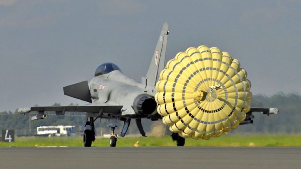 India boosts Tejas fighter's landing safety with new hybrid brake parachute