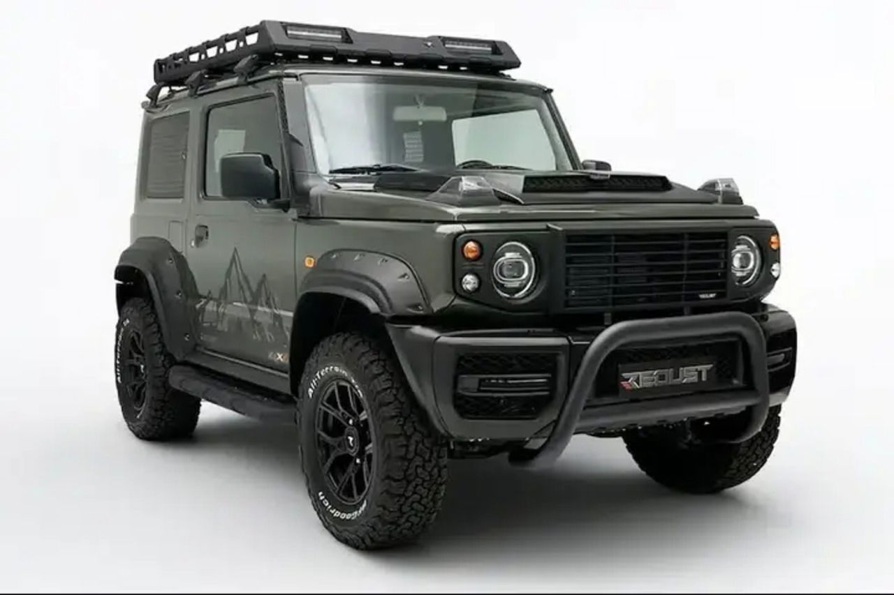 Jimny o Defender? Ecco la mini Land Rover firmata Suzuki