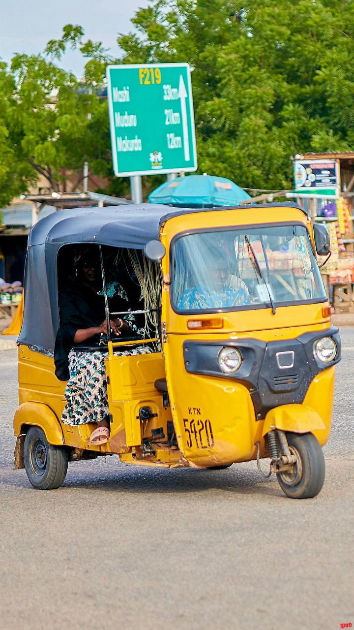 Auto Rickshaw: ऑटो-रिक्षाला ३ चाकेच का असतात? जाणून घ्या यामागचे 'सायन्स'!