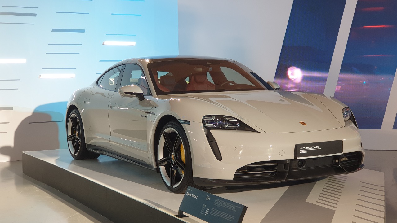 When the 1952 Nash Ambassador bet on aerodynamics