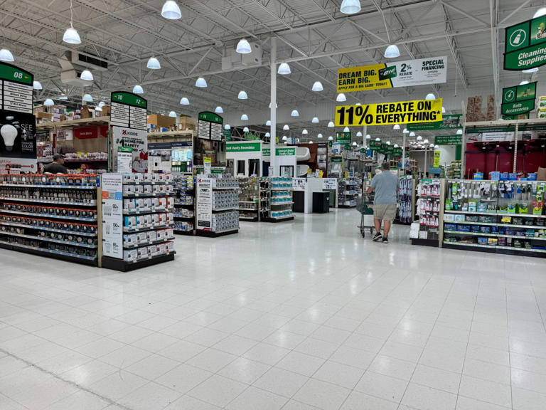 Menards’ 2025 holiday hours for Christmas Eve and Christmas Day