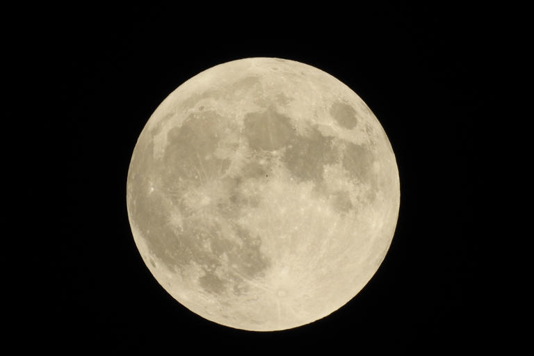 Full moons 2026: Here's when all 13 full moons of the year take place ...