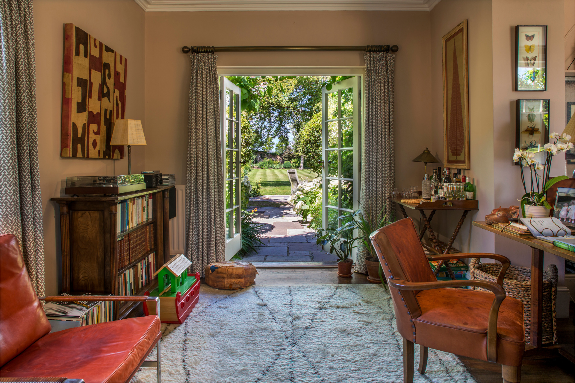 Look inside… an art collector’s Cotswolds home