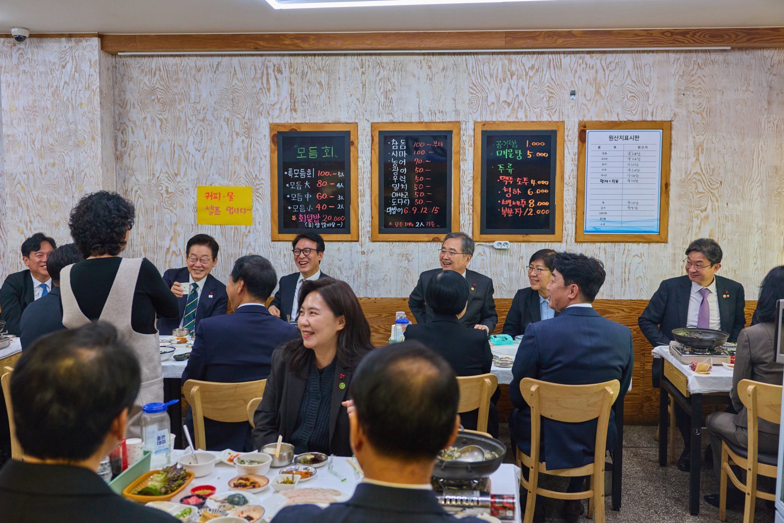 장사 안된다 상인 하소연에…李대통령이 구매한 것은?