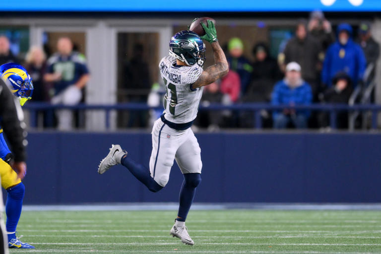 NFL receiving yardage leaders entering Week 17