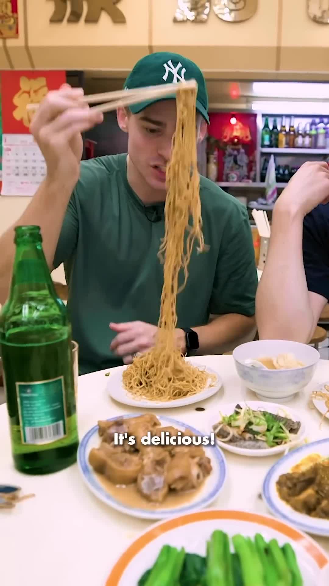 Michelin street food noodles in Macau: Wontons, soup & surprises!