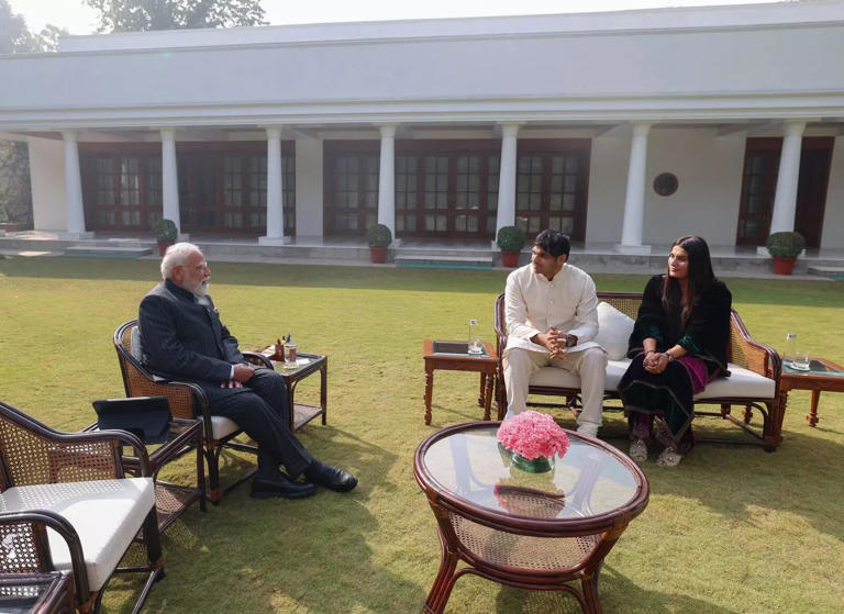 A great interaction: PM Narendra Modi meets Neeraj Chopra and wife ...