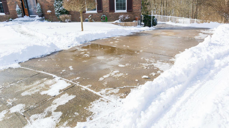 This kitchen staple melts ice on your driveway — and it's better than salt