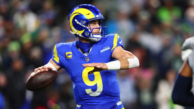 Power ranking the top 10 NFL quarterbacks right now ahead of Week 17